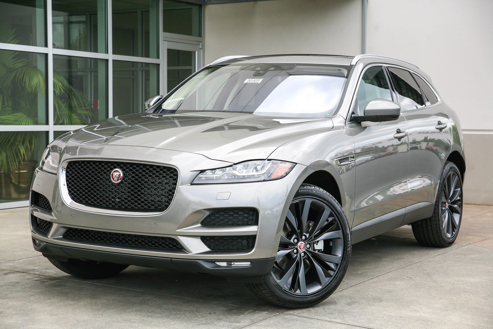 Xe Jaguar F Pace 2 0 Phiên Bản 300 Mã Lực Màu Silicon Silver Bạc Ánh Kim